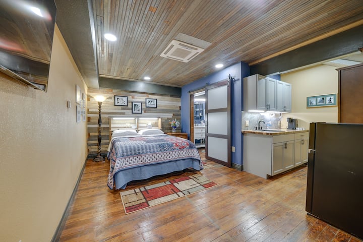 Central Texarkana Studio Rental W/ Railroad Views! - Texarkana, AR