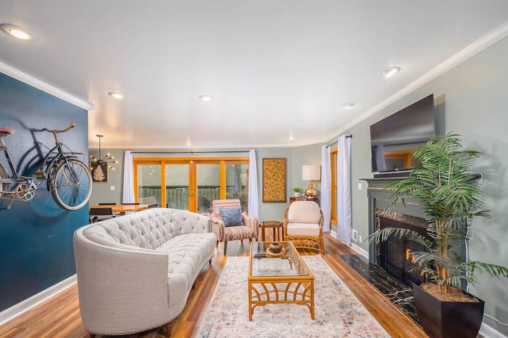 Retreat On River Drive - Appleton, WI