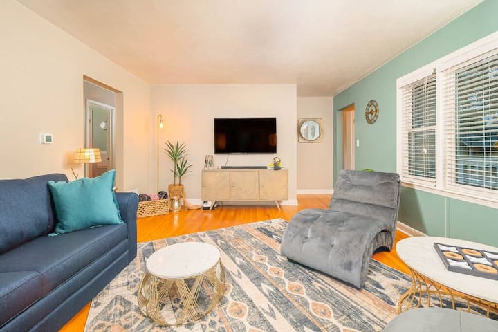 Outstanding 4 Bedroom On Outagamie - Appleton, WI