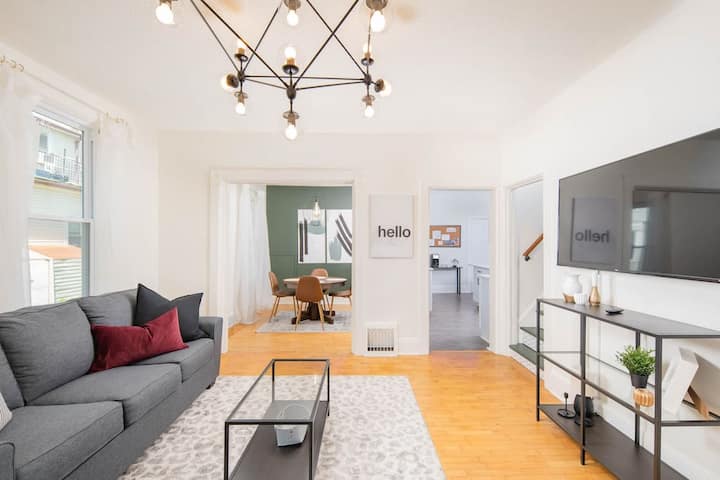 -Destination  Downtown - 2 Bed, 1 Bath - Appleton, WI
