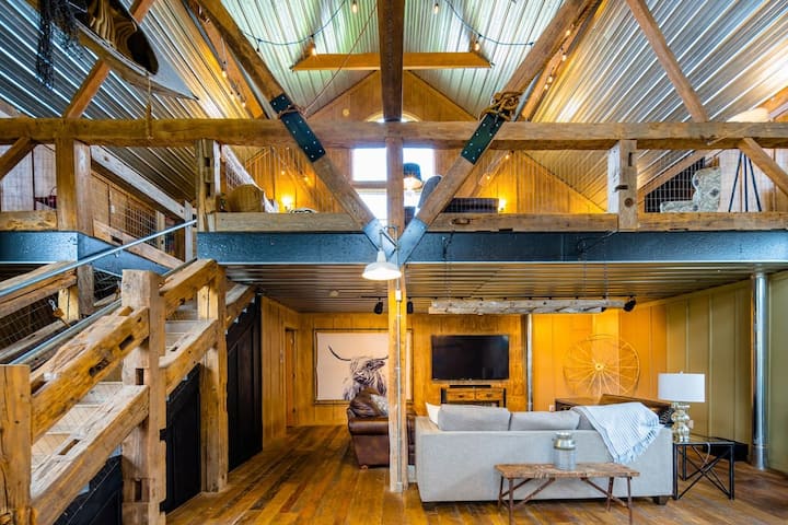 -Urban Farmstead & Rec Barn - アップルトン, WI
