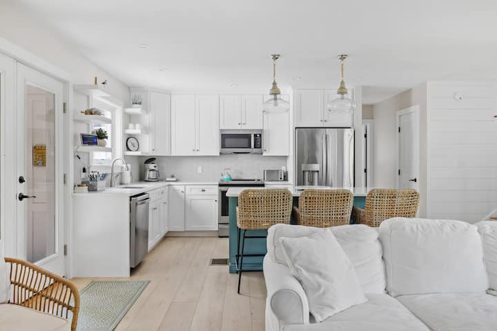 Salty Breeze At Goose Rocks Beach - Kennebunkport, ME