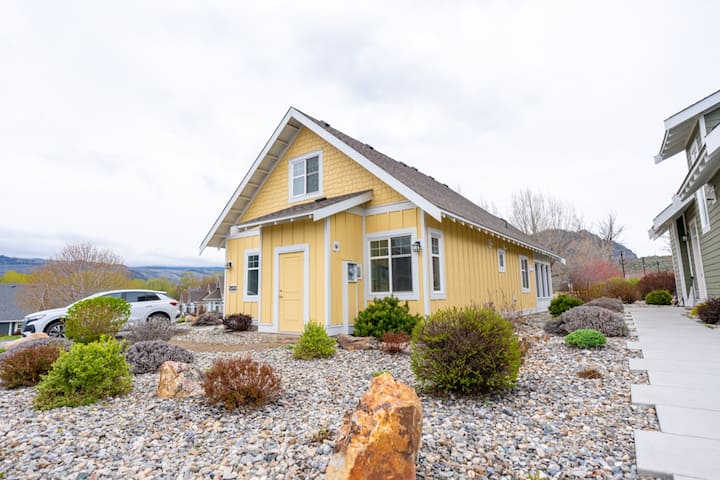 Lakefront Charm: The Cozy Cottage At Osoyoos Lake - Osoyoos