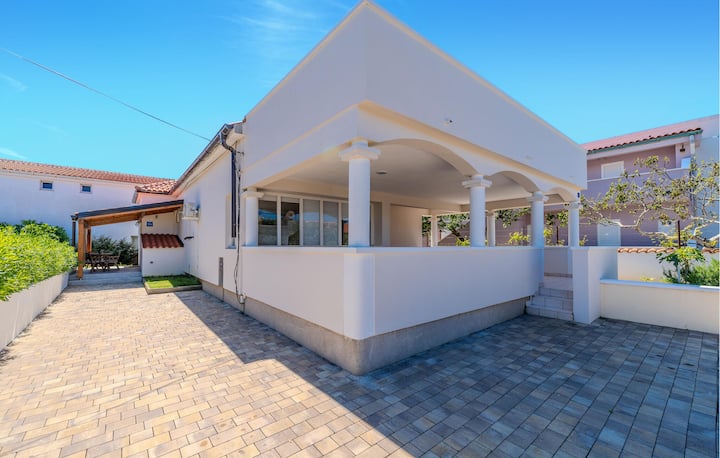 Cozy Apartment In Vir With Wifi - Vir