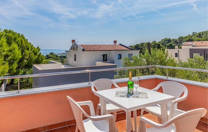 Awesome Home In Liznjan With Wifi - Ližnjan