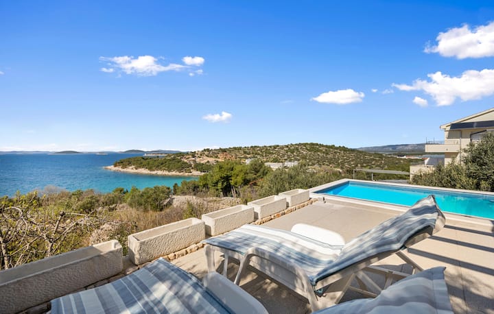 3 Bedroom Lovely Home In Murter - Jezera