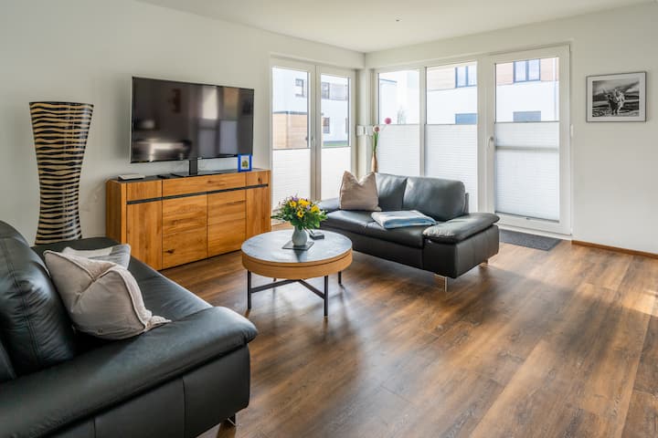 Hangar 19 Superior Apartment Mit Terrasse Und Gart - Schwerin