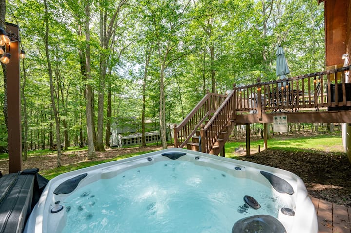 Woodsy Escape W/ Porch, Games & Fireplace - Deep Creek Lake, MD