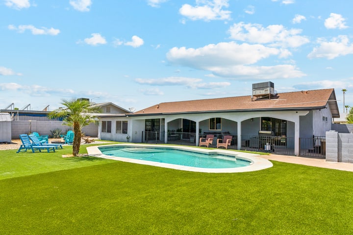 Beautiful 4bdr Home With Pool And Hot Tub! - Gilbert, AZ