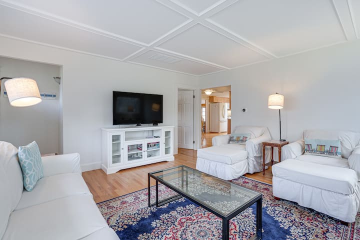 Gloucester Home W/ Large Yard: 1 Mi To Beach! - Essex, MA