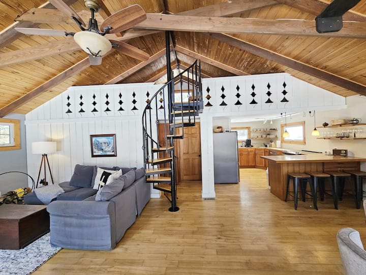 Vintage Vibes Haven In Stowe, Records & Firepit! - Stowe, VT