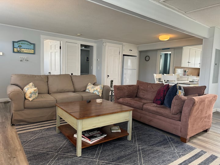 Scarborough Cottage Just Steps From The Beach! - Roger Wheeler State Beach, RI