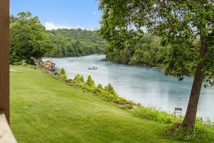 On Lake Time Taneycomo - Amazing Views - Branson, MO