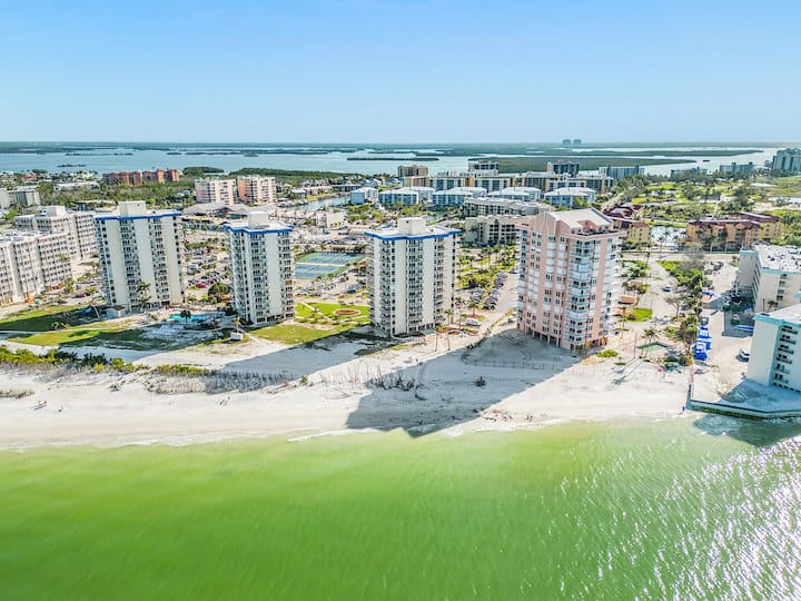 Heated Pool And Beach Front! Near Shopping And Fun - Fort Myers Beach, FL