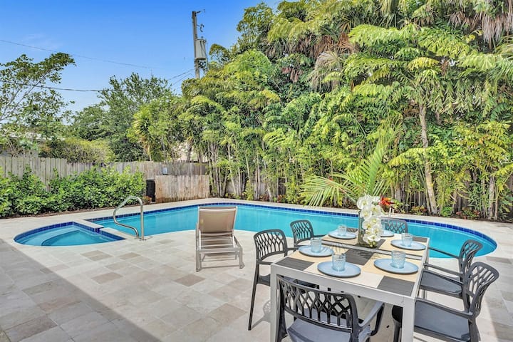 Tropical 5 Bedroom Pool Home - Fort Lauderdale