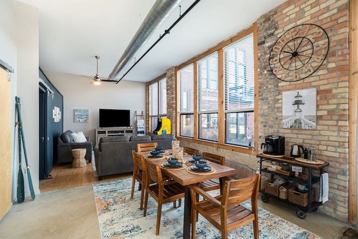 Brand New Luxe Downtown Soha Loft | Pool & Hot Tub - South Haven, MI