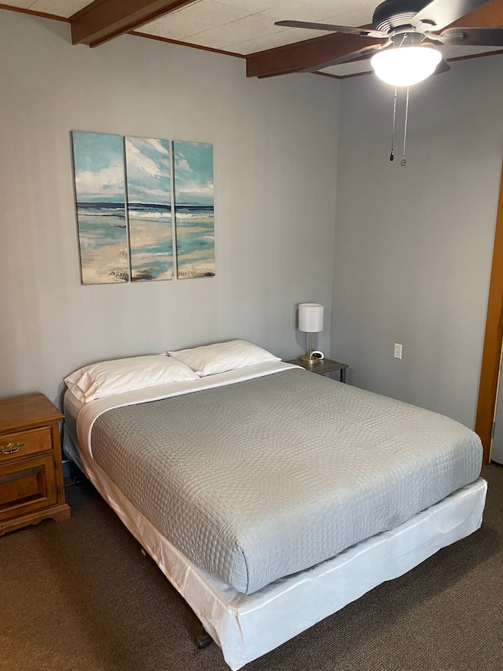 The Weekender Unit #6 - On The Strip - Geneva, OH