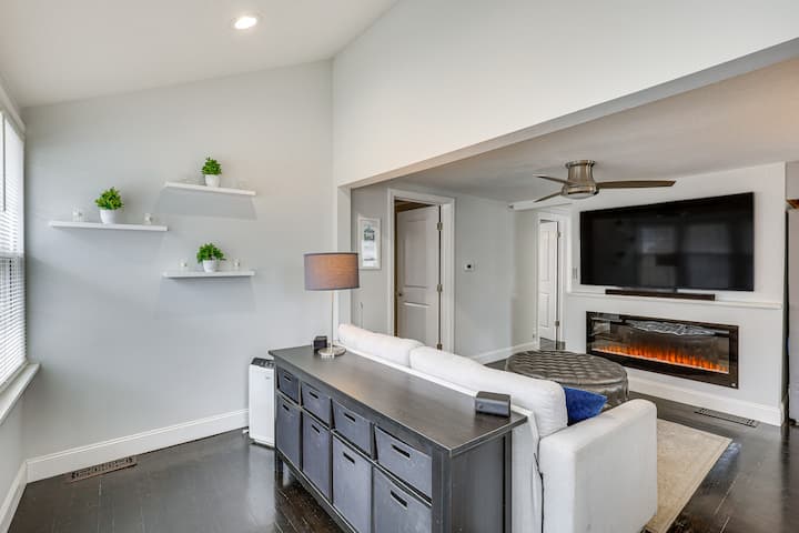Modern Terryville Cottage W/ Deck & Lake View! - 布里斯托爾