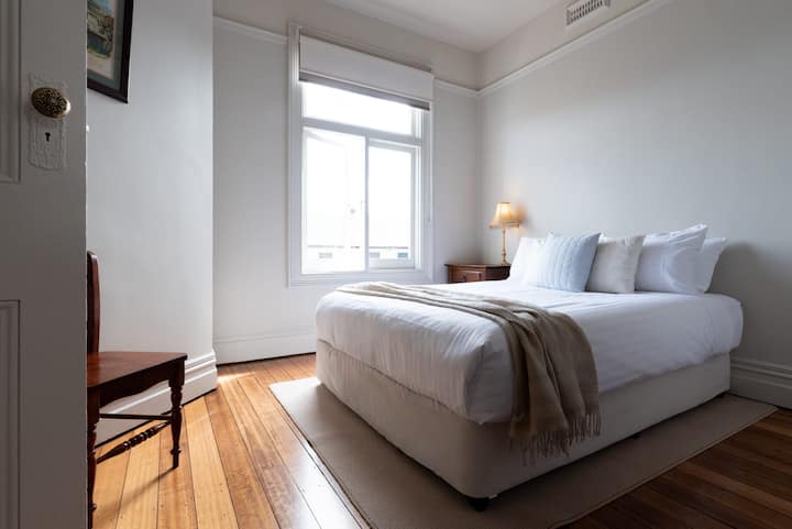 Timeless Treasure: Near The City Centre & Wifi - 朗瑟士敦