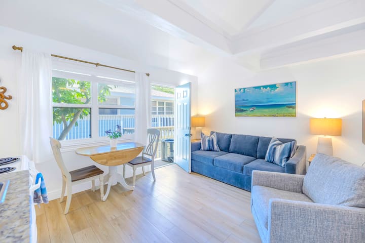 Gertrude Siesta |1 Min Walk To Beach, Near Dining! - Siesta Key, FL