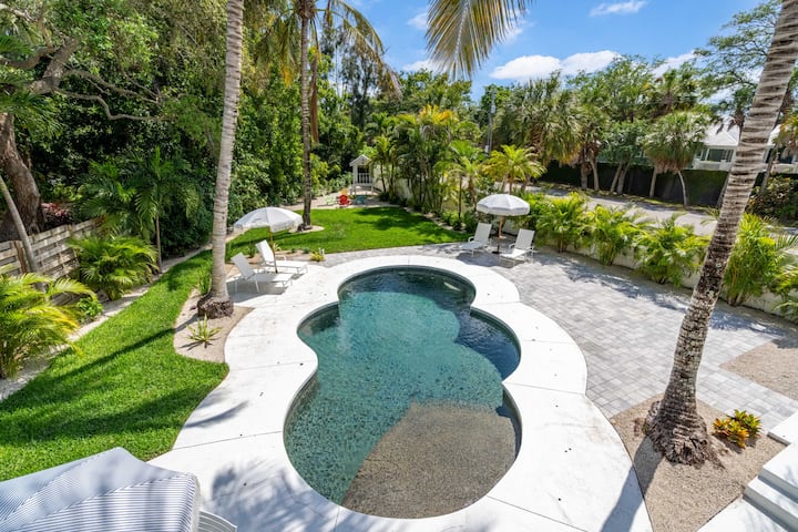 Large Beach Home W/ Pool & Games On Siesta Key - Siesta Key, FL