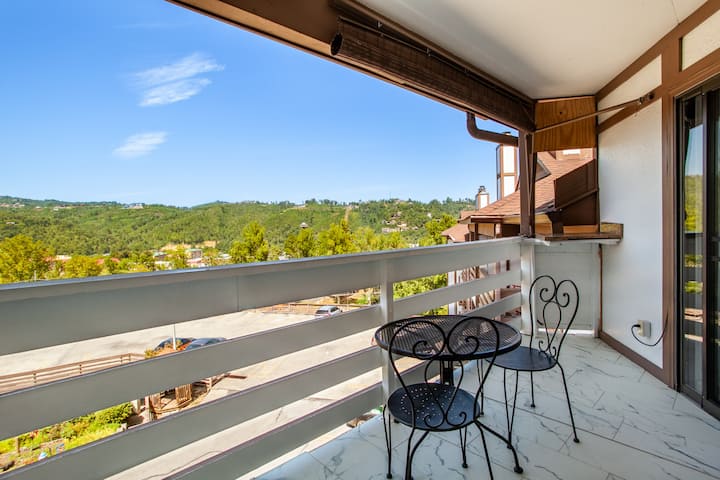 Spacious Condo With Pool & Stunning Views - 개틀린버그