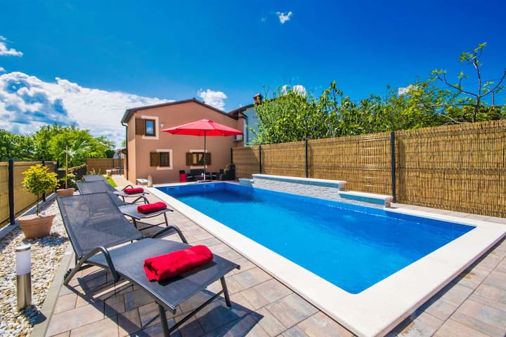 Cozy And Charming Villa For Summer Holidays - Istria