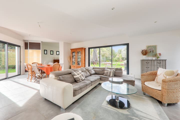 Maison Avec Piscine Pour Dix Personnes - Arradon