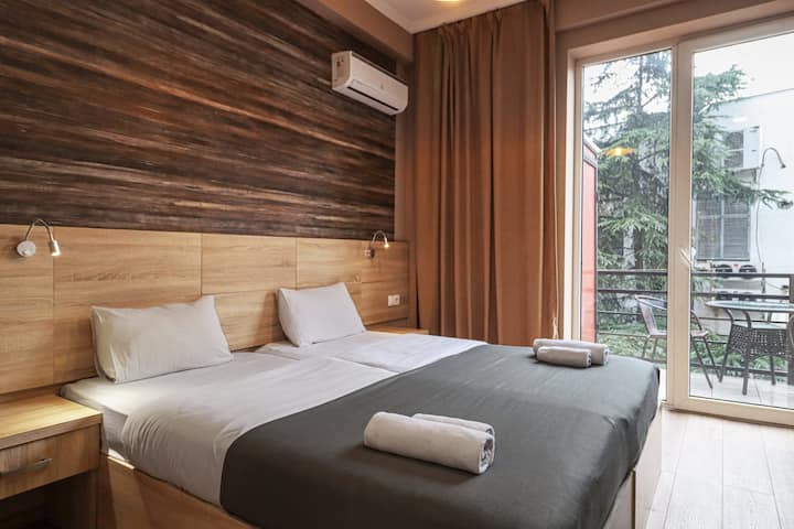 Historical Tbilisi 1br Apt For 2 - By Wehost - Tbilisi