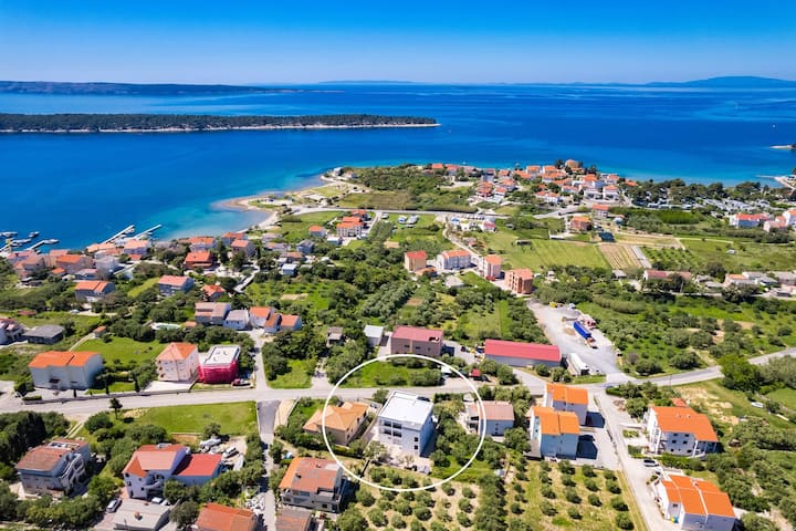 Modern Interior And Relaxing Environment - Max 2 - Banjol