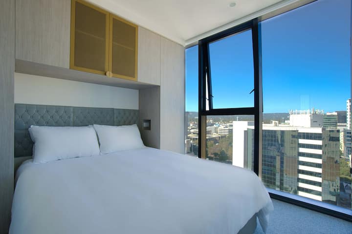 Rundle Retreat - 2br Apartment With Stunning Views - Adelaide