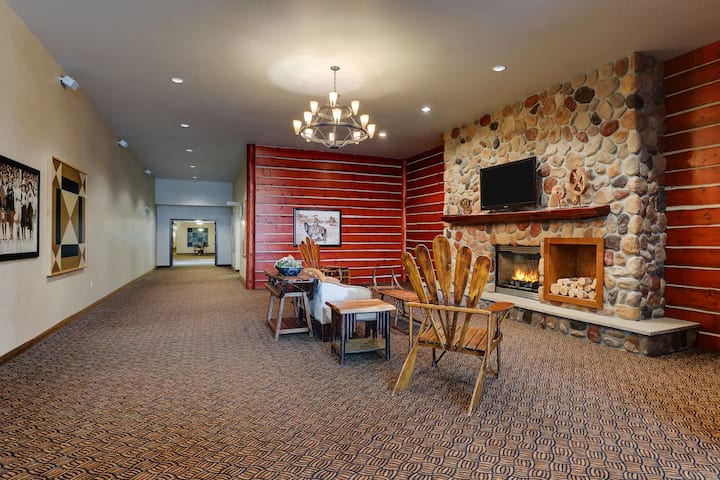 Family-friendly Sioux City Stay, 2 Pools | 3 Units - Sioux City, IA