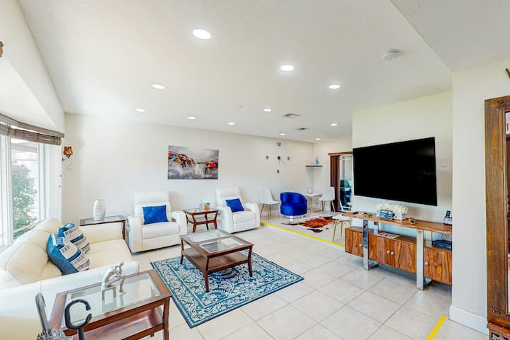 4br Snowbird-friendly Home With Pool & Grill - Hollywood, FL