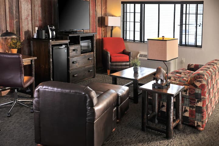 Expanded King Bunk Bed Suite, Stoney Creek, Pool - Independence, MO
