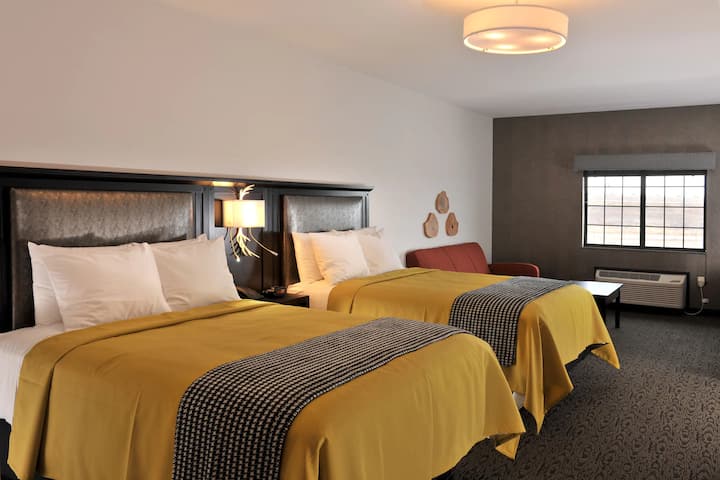 Kansas City Charm: Spacious Suites & Hot Breakfast - Independence, MO