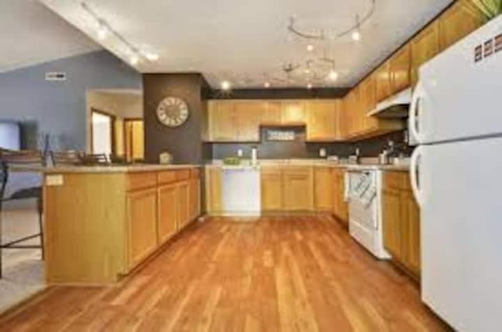 Spacious 3 Bedroom Apartment Next To Rivian - Bloomington, IL