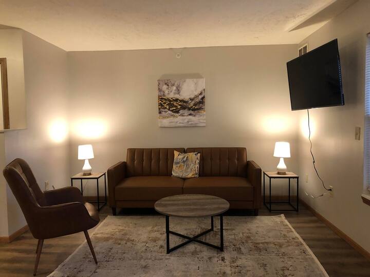 Spacious 2 Bedroom Apartment Next To Rivian - Bloomington, IL