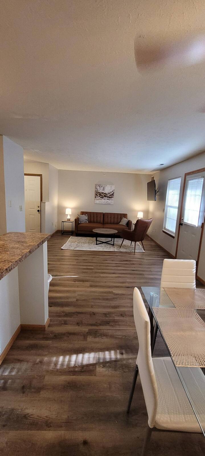 Spacious 2 Bedroom Apartment Next To Rivian - Bloomington, IL