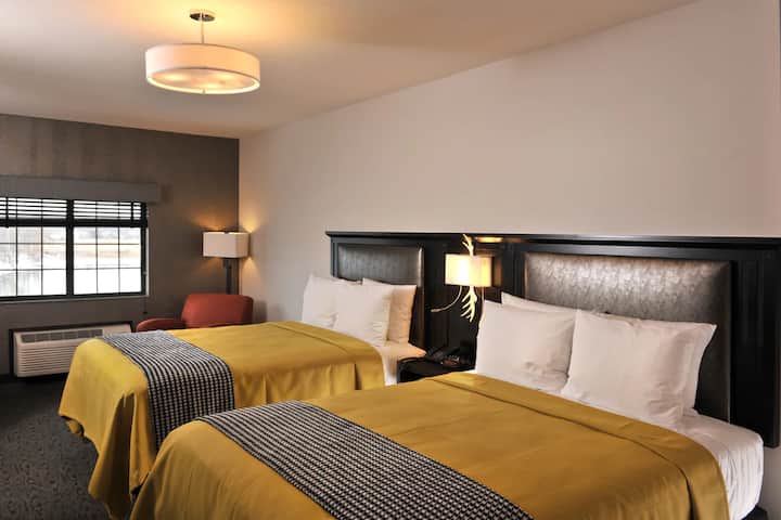 Deluxe 2 Queen, Stoney Creek, On-site Parking - Independence, MO