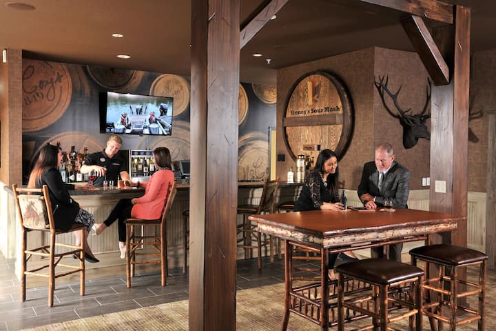 Outdoor Patio By The Lake In Kansas City | 2 Units - Independence, MO