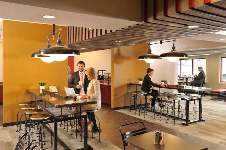Deluxe 2 Queen, Work Desk, Stoney Creek | 4 Units - Independence, MO