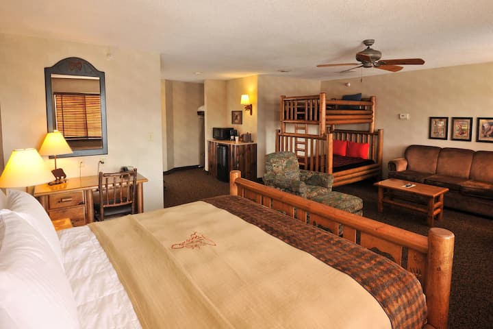 Expanded King Bunk Bed Suite At Stoney Creek - Saint Joseph, MO