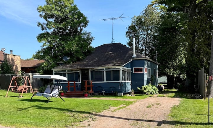 Weisel Cabin - Nostalgic Cabin Located Within Walk - Bayfield, WI