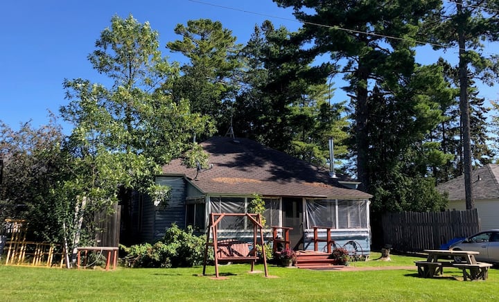 Weisel Cabin - Nostalgic Cabin Located Within Walk - Bayfield, WI