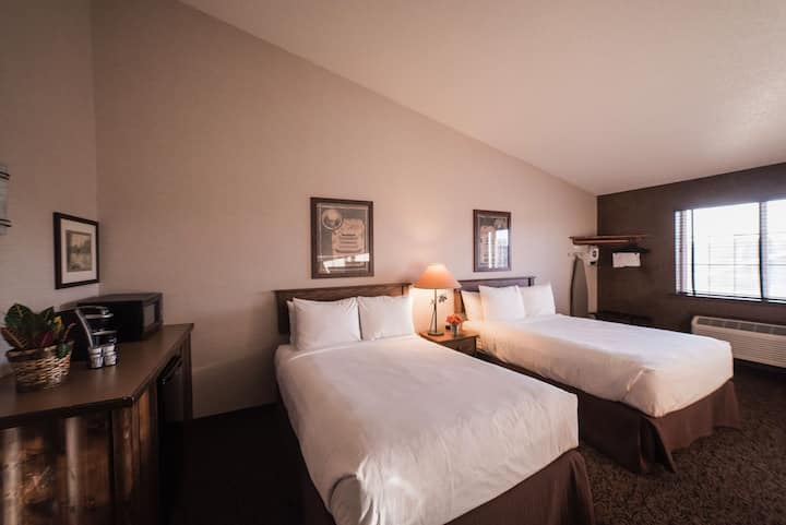 Stoney Creek St. Joseph, Deluxe 2 Double, Hot Tub - Saint Joseph, MO