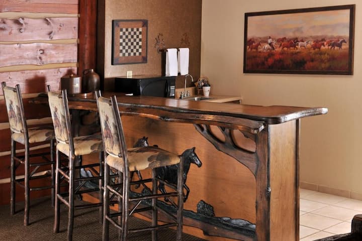 Deluxe 2 Double, Stoney Creek, Hot Tub | 2 Units - Saint Joseph, MO
