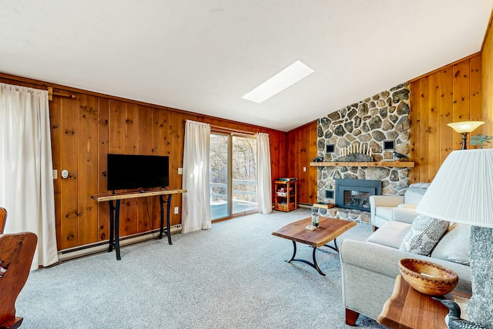 2br Scenic Cabin With Deck, Fireplace, Workstation - Moultonborough, NH