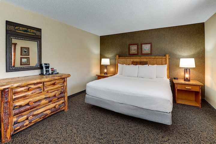 Whirlpool, Dry Bar, Theme Suite, Stoney Creek - Galena