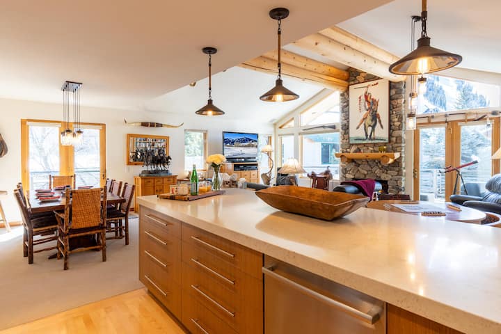Warm Springs Ski Way Home | Pool, Tennis, And More - Ketchum, ID
