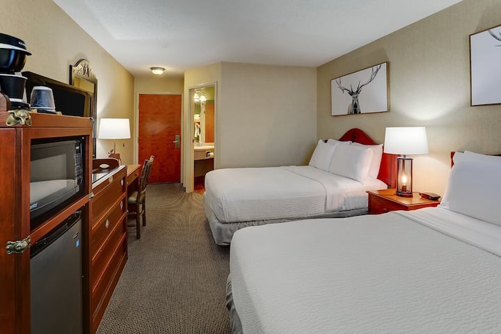 Unique Themed Rooms Near Galena Downtown | 2 Units - Galena